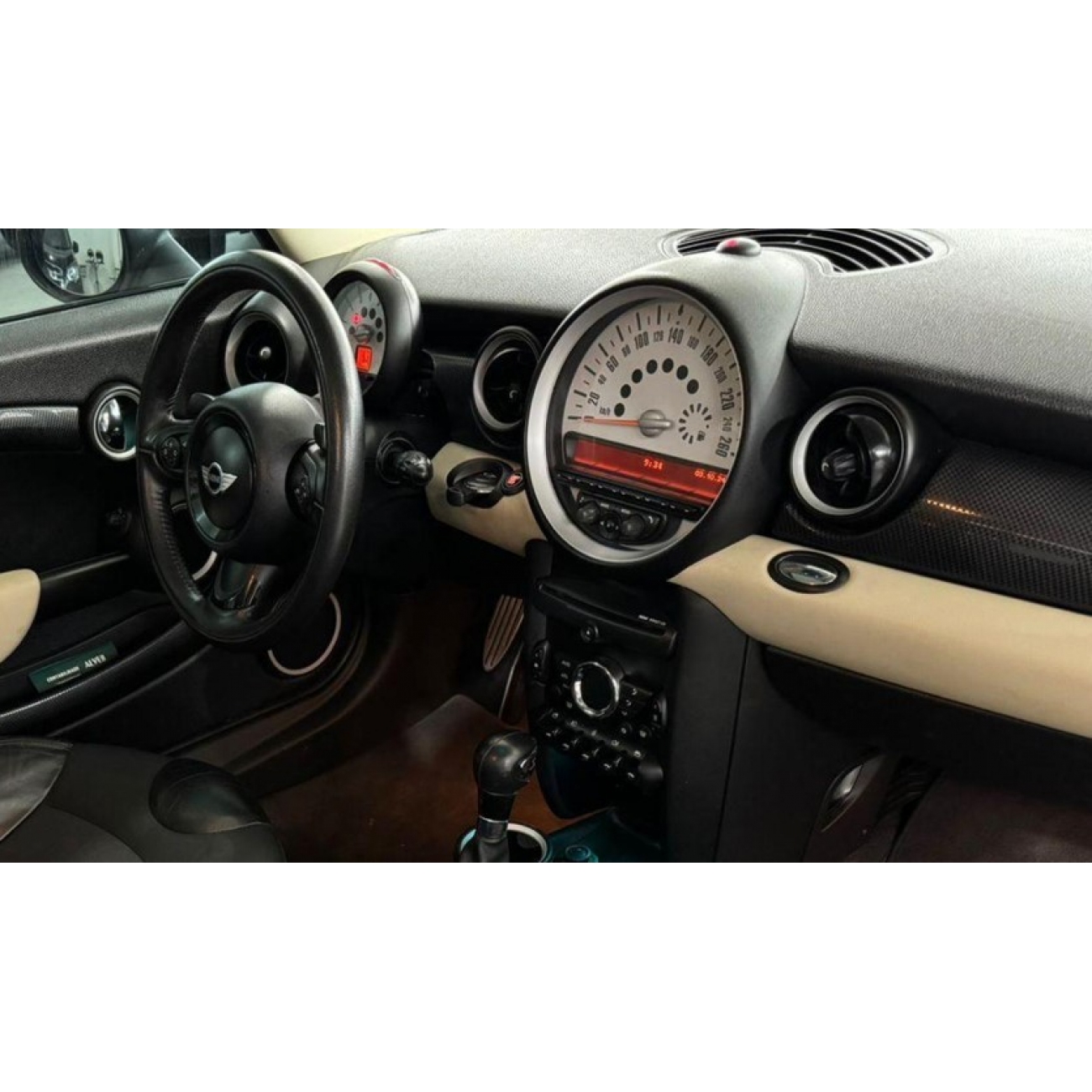 MOLDURA 1DIN E 6.8" MINI COOPER 2008/2014 - MOLDURAS MINI COOPER - Fiamon